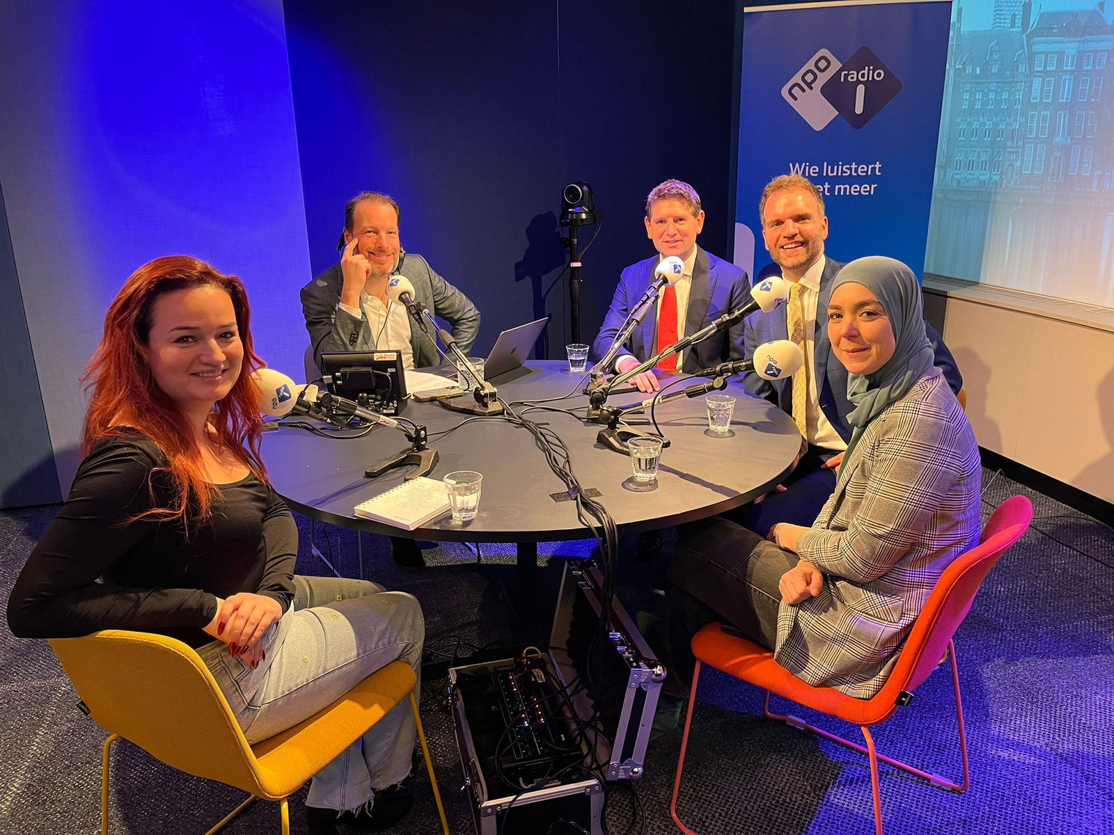 De Pop-Bus staat in Den-Haag Deel 1 | NPO Radio 1